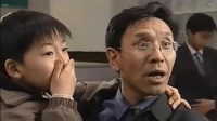 小孩吞了香皂,医生不洗胃教他方法,小孩不停喝水从嘴里吐出泡泡