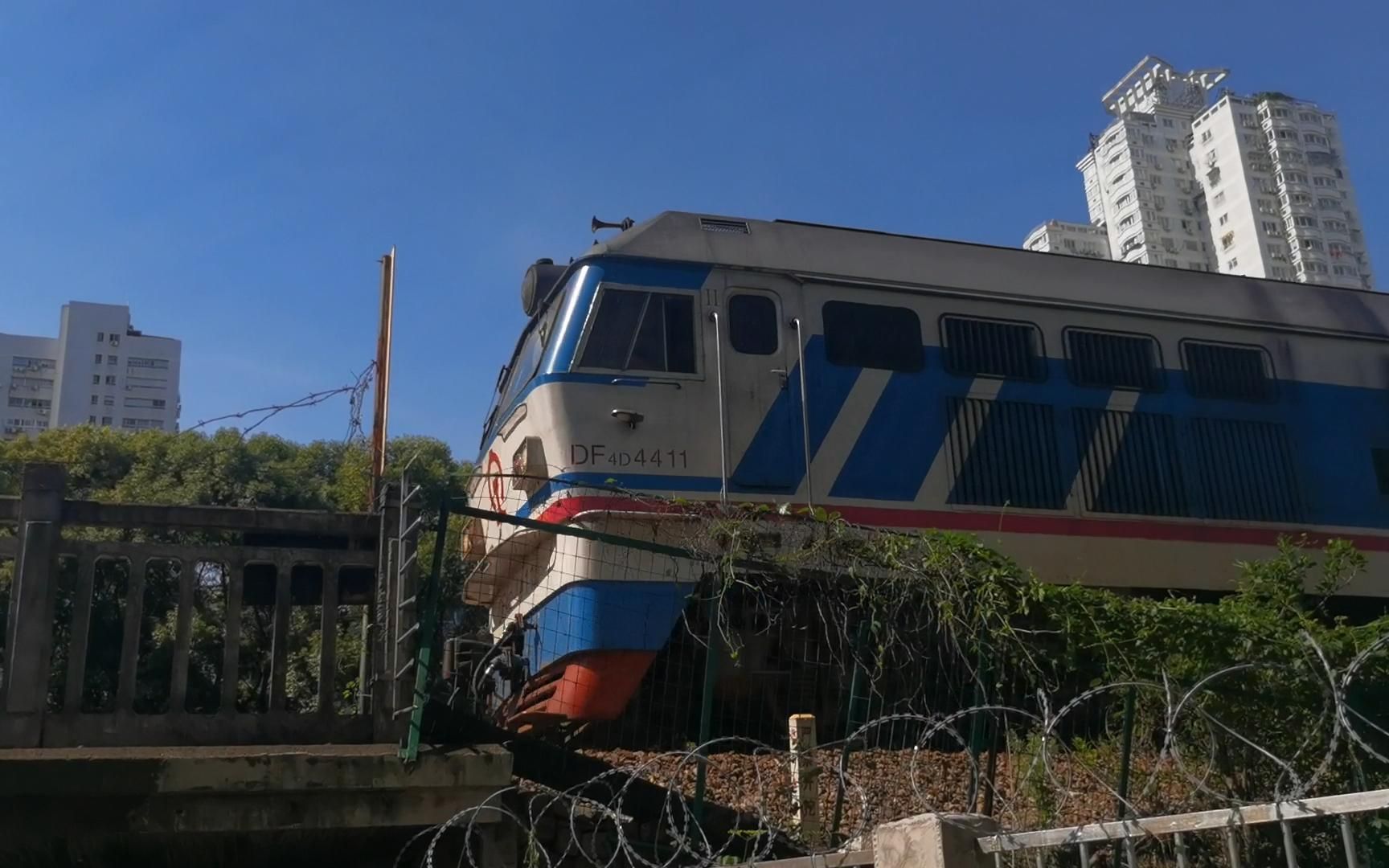 K1238次列车出温州站