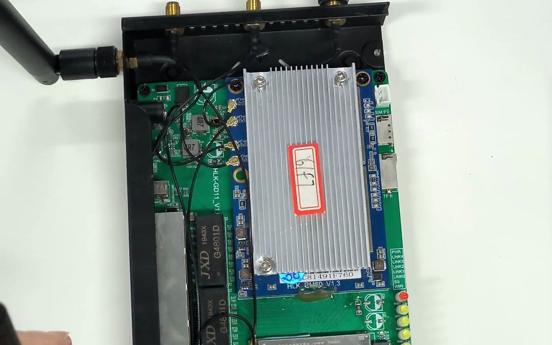 WiFi6路由模块,主频880MHz,支持 2.4g/ 5.8 GHz 频段