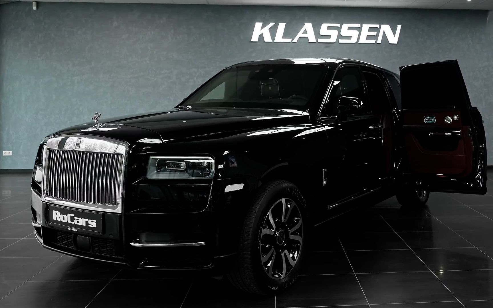 2022款劳斯莱斯装甲库里南,地表最贵的SUV,售价超千万!