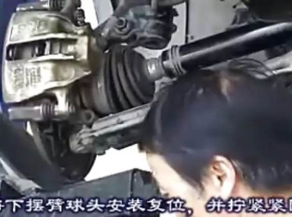 大众电喷车维修技术三、汽车底盘的拆装与检修 1讲 传动半轴的拆卸与...