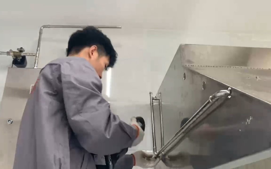 厨盾消防:厨房灭火装置持续安装中～