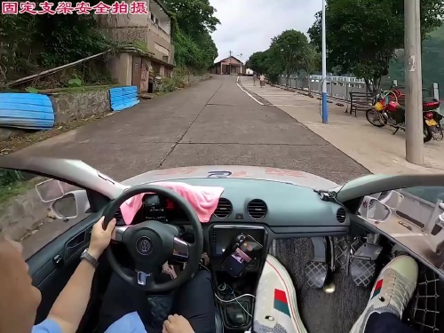 手动档现实中加减档,将如何操作