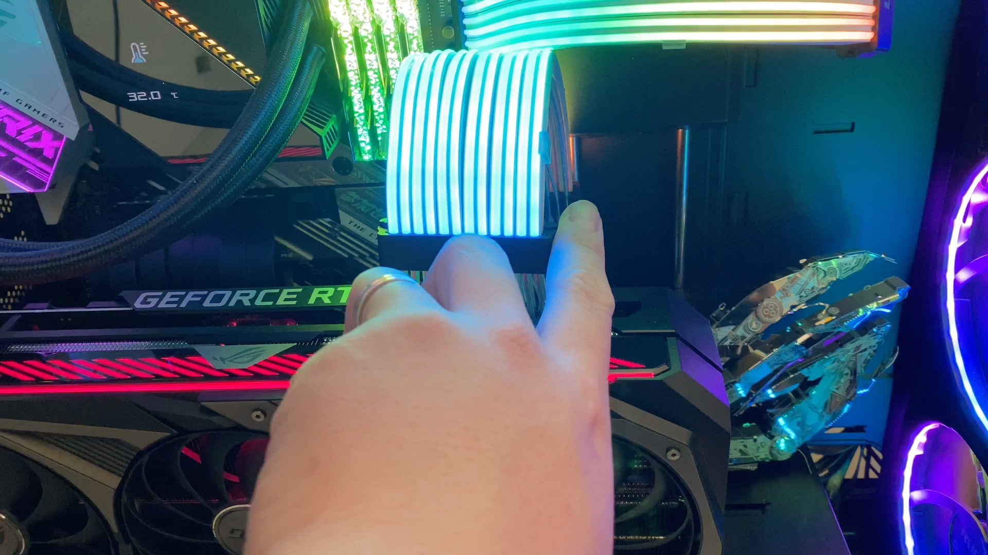 华硕猛禽rog3080竖装显卡及联立霓彩线安装感悟