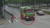 直行电动车遇上右转大货车,惨剧就这样发生了!