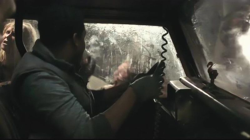 移动迷宫3:死亡解药:小伙为了救出同伴,直接带队前往敌人老巢,太猛了