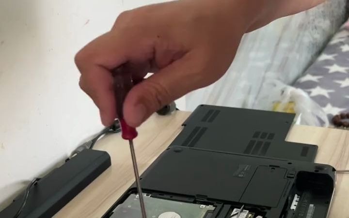 这台电脑是12年的联想ThinkPad E430,原机是i3-3110m的cpu,2g的...