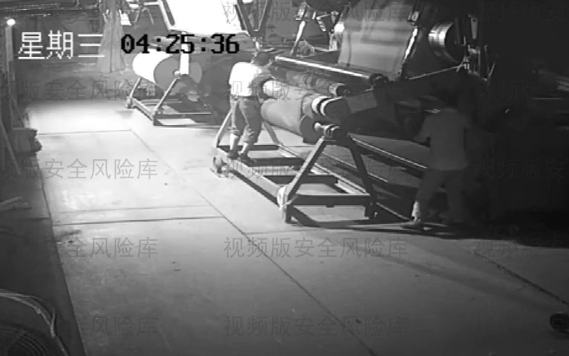 机械伤害事故,手臂被卷入机器,幸亏队友反应快