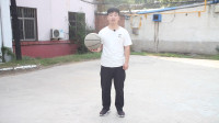 今天老师给大家分享单手投篮技巧!