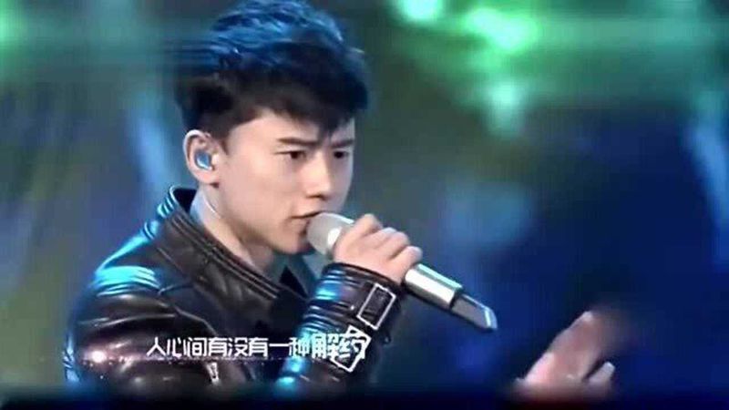 张杰在台上一开唱,台下的明星都变成了歌迷,这嗓音太有魄力了!
