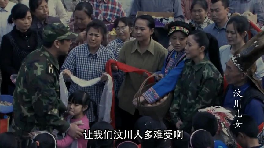 抗震救灾结束,军人返回驻地,灾民半道劫车感谢,真是军民鱼水情