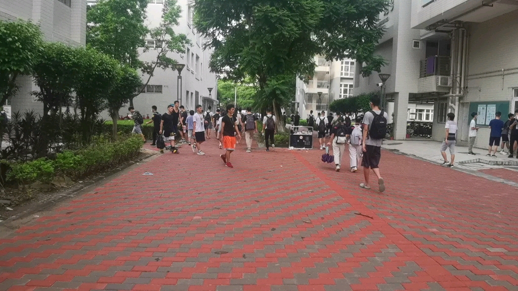 广州大学特别水的日常视频:统计学老师激情讲解数模a题;水上大学课间...