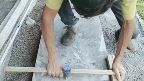 切割瓷砖的工具,如果瓷砖的大小不合适,就用这个工具切割加工一下