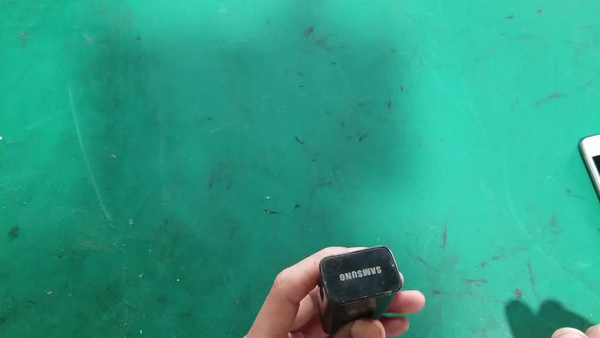 手机充电器竟然会漏电 是什么原因引起的