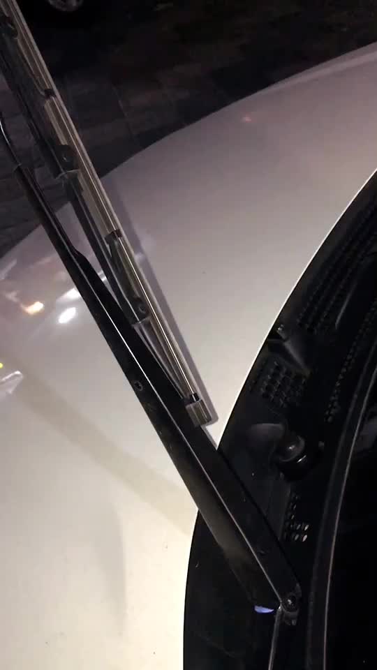 请教下大家这个雨刮水胶条怎么拆下来换?【来自懂车帝车友圈】