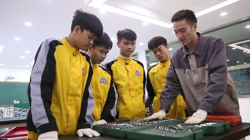 1210发动机拆装实训室王富文A10S