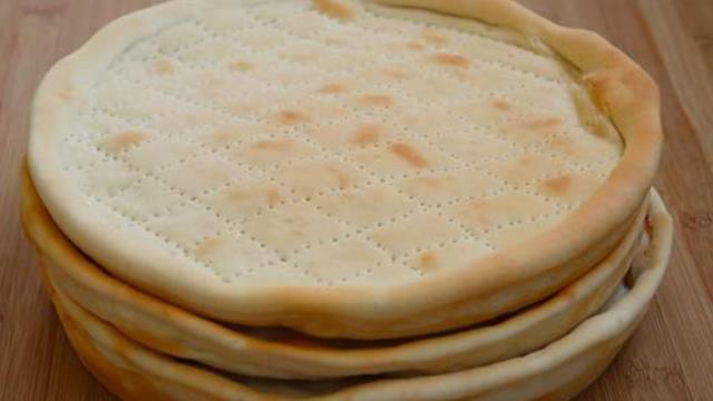 披萨饼皮家庭做法,方法简单实用,做一次能吃1个月,好吃又实惠