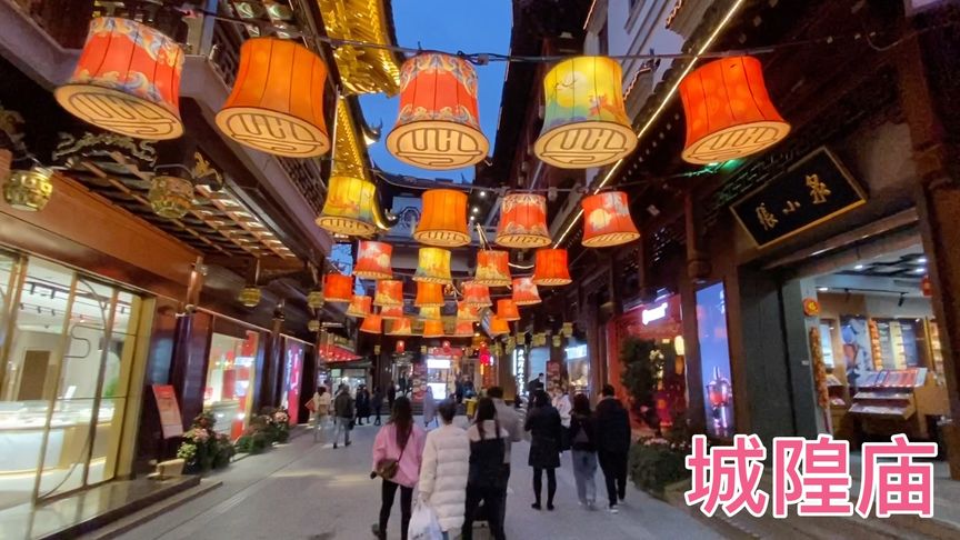 被挤得人山人海的城隍庙,为啥上海本地人不爱去,游客很喜欢去