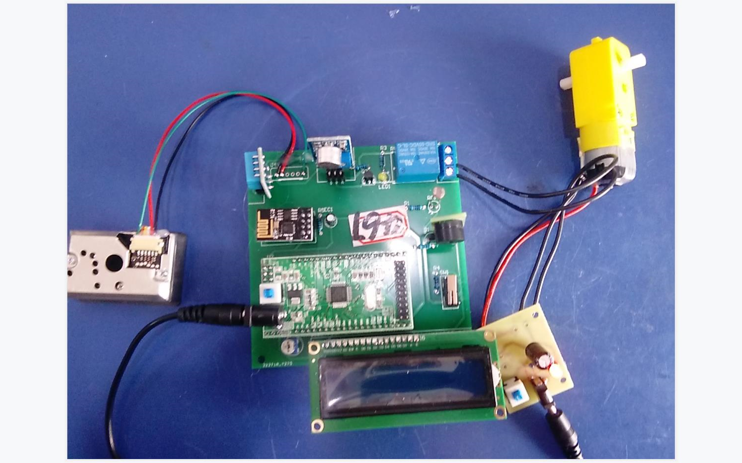 基于STM32单片机的智能婴儿车床摇篮安全监护设计-LCD1602-DHT...