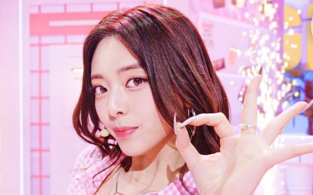 ITZY申有娜《U-Go-Girl》一镜到底版舞台公开!