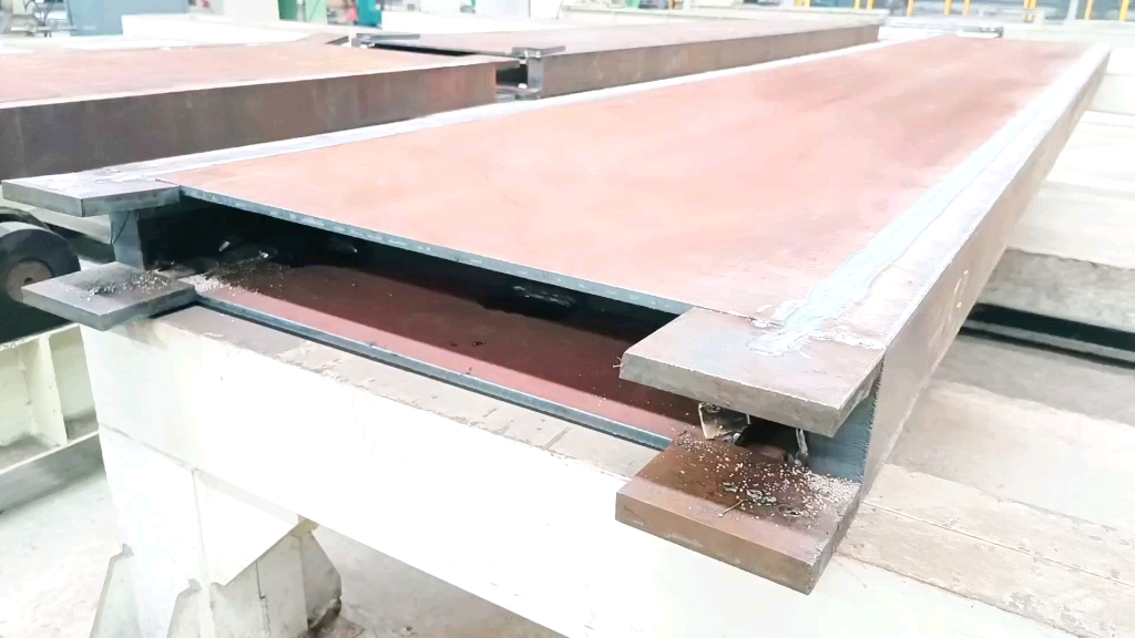 出口迪拜玻璃幕墙精致钢箱型柱采用全熔透焊接,UT探伤全检测,焊缝...