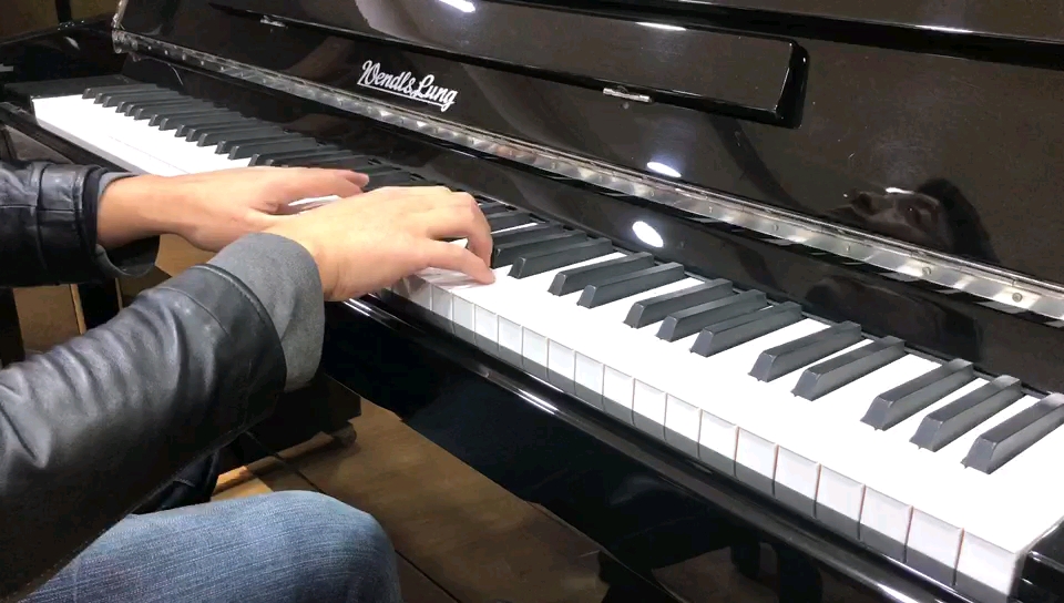 奥地利文德隆钢琴W126和WL125钢琴测评_海口海伦钢琴专卖店