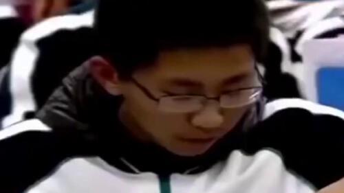 河北衡水中学,教室拍下这一幕,果然成功都是有原因的!