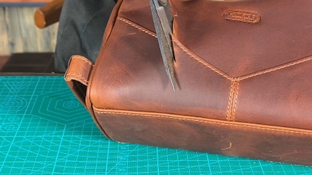 ...人怎么辨别真假皮?这个小技巧轻松帮你解决!箱包手工皮具头层牛皮...