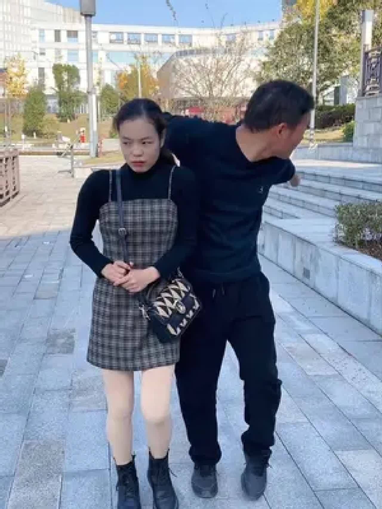 和女朋友约会,差点就被兄弟害了#搞笑视频 #咕咚咕咚开锅啦