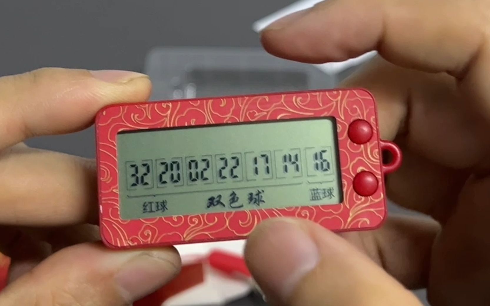 买了个发财彩票机,据说会根据ai算法分析往期数据,中奖概率大大提升!?