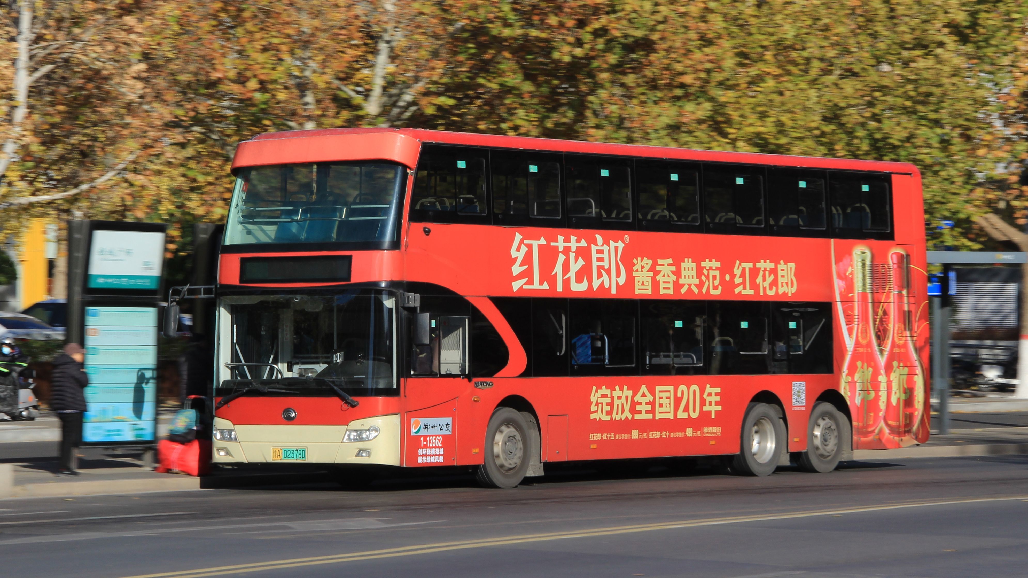 【全网首发】双巴开火箭!70码狂飙撵着小车跑的高配双巴,过坑无感...