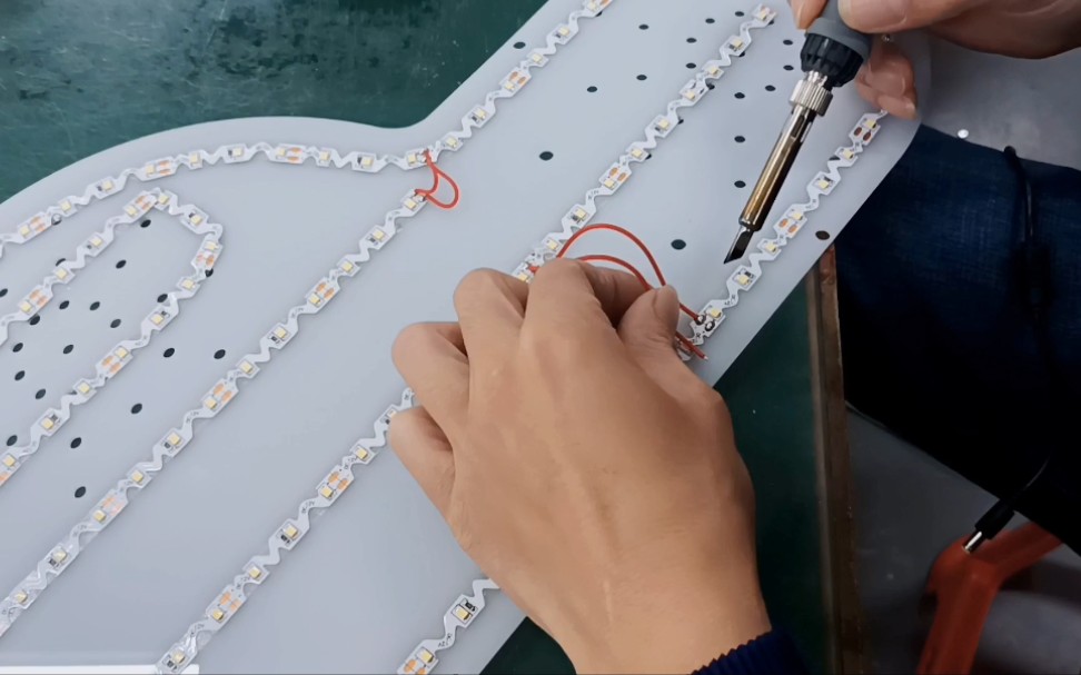 亚克力LED广告牌展示架,专注于为各大品牌的零售终端产品陈列、...