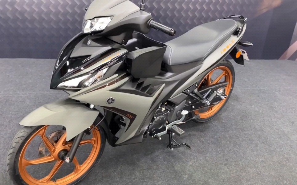 雅马哈2022款135cc摩托车