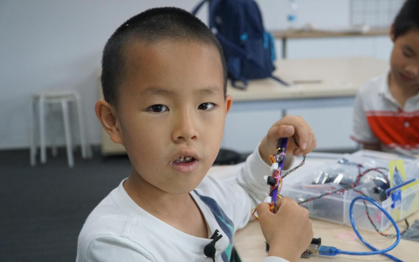 Arduino 温度报警器 周圣得(一年级)