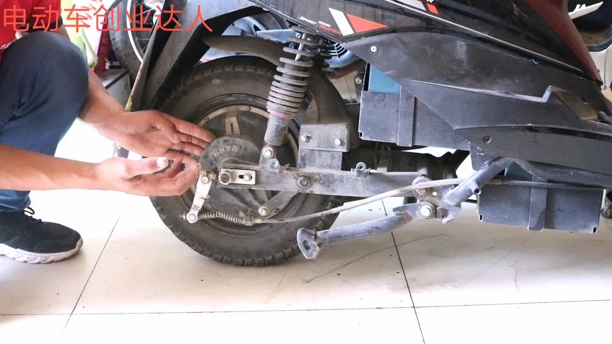 为啥你的电动车刹车老坏,别人用个四五年都没事?不妨这样去调节