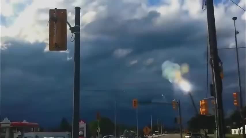 那些高压电缆漏电的瞬间!