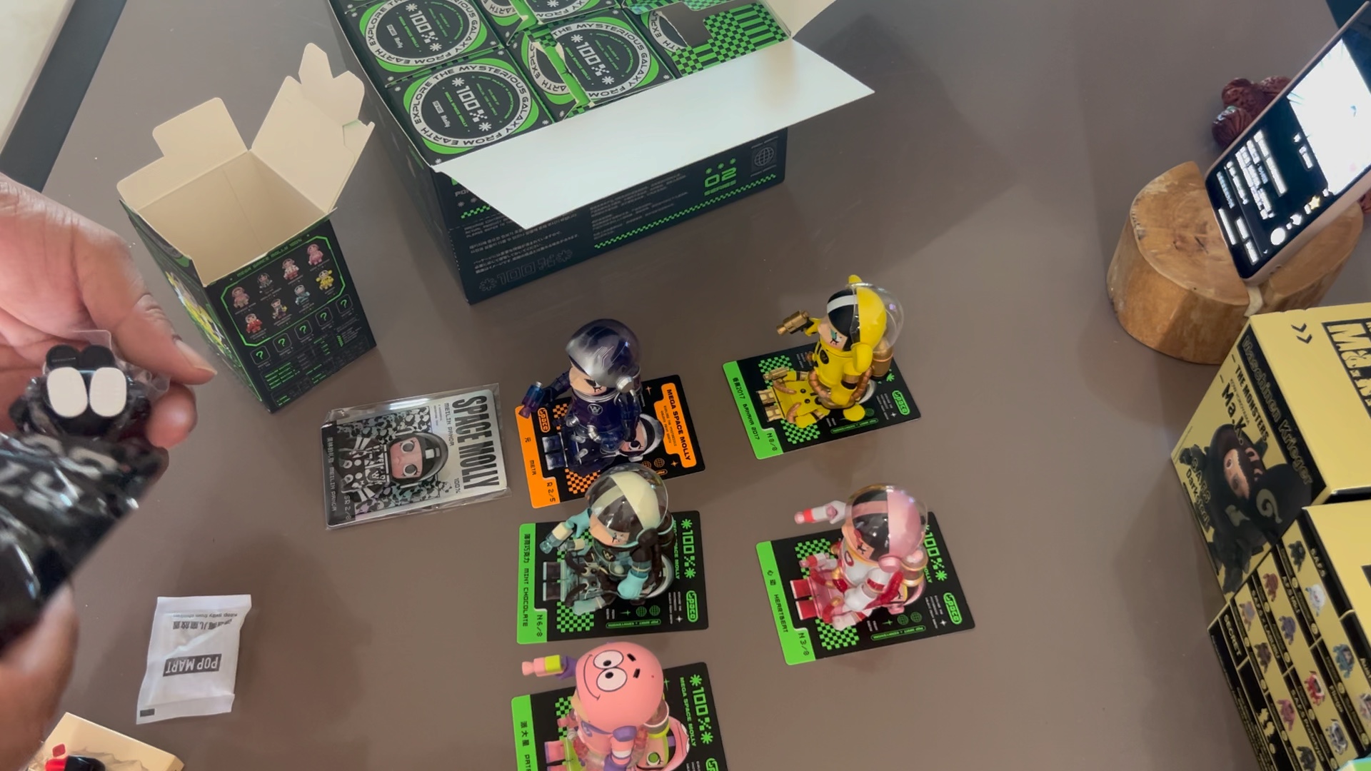 泡泡玛特100%周年系列开箱视频