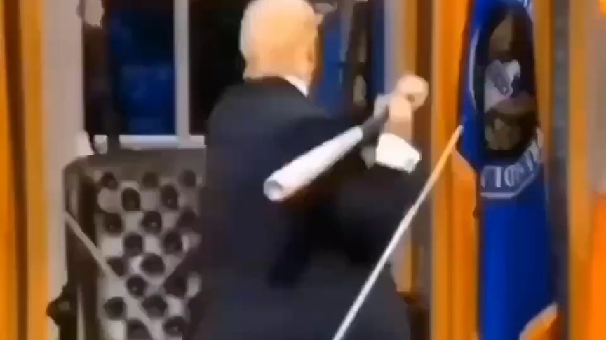 如果您想成为美国߇�߇� 总统就要像拜登那样请我帮您