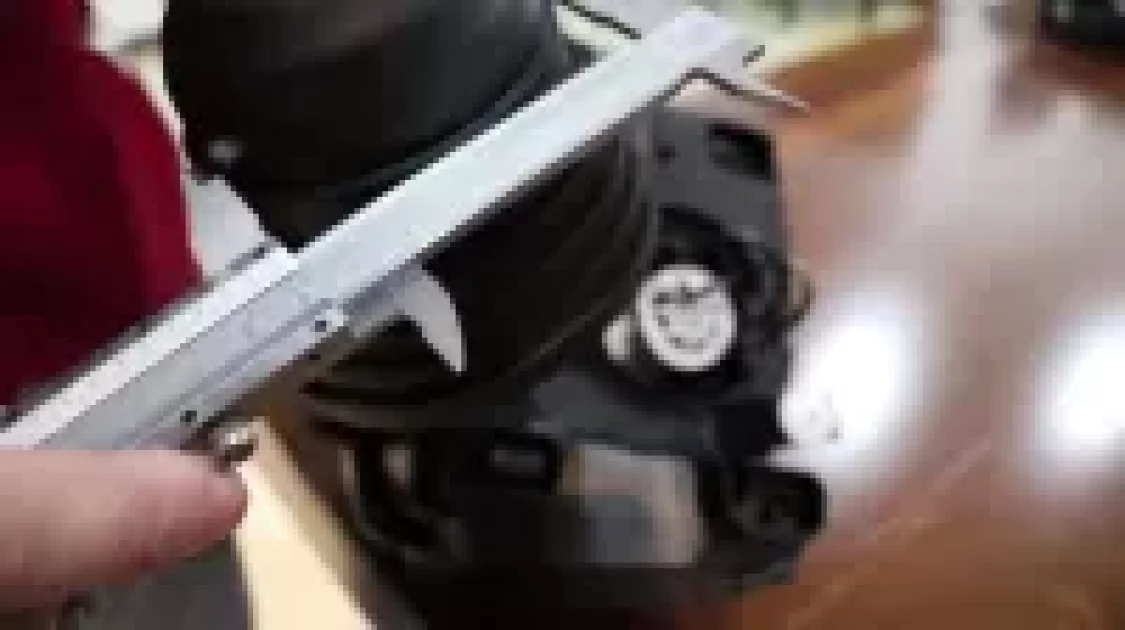 福睿斯LED大灯汽车近光灯远光灯车灯安装视频