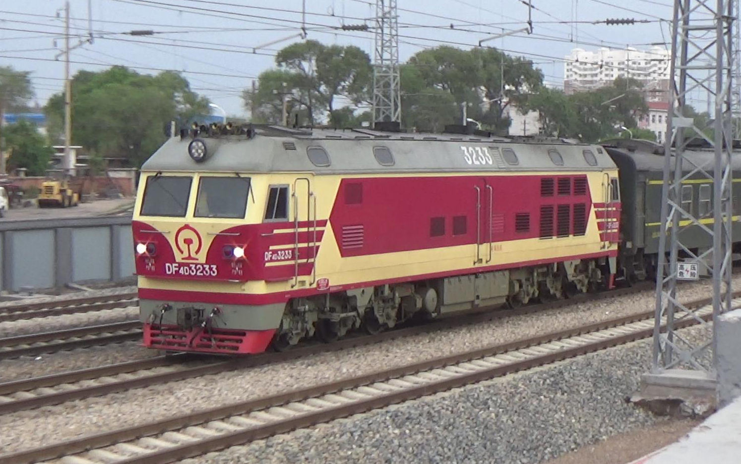 DF4DZ 3233 K7107次(佳木斯-嫩江)进平齐线齐北场 2019.05.27