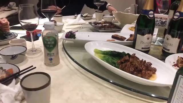 兄弟,你这绿色的青菜是啥意思