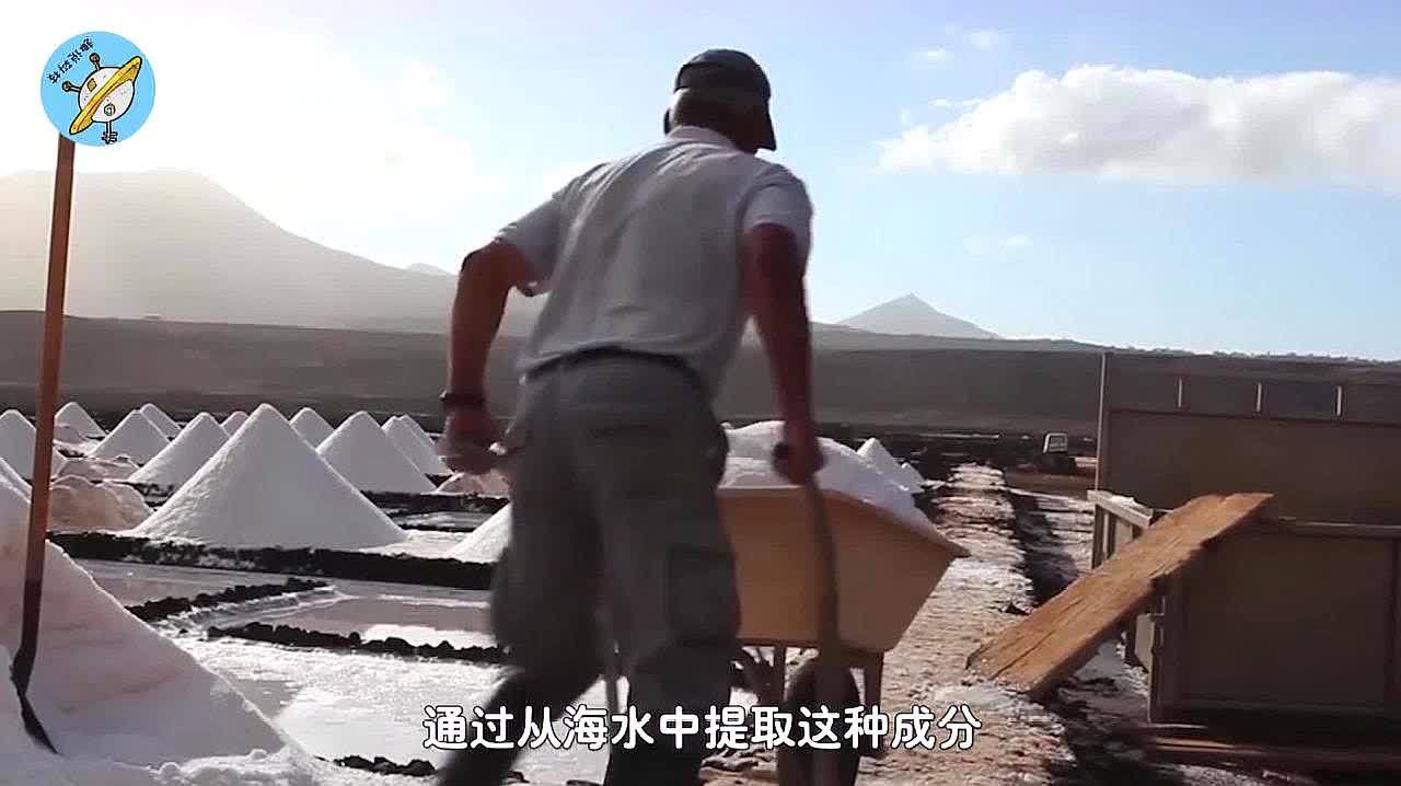 高温熔化的盐遇水会发生什么?场面太壮观了,这才是水中原子弹