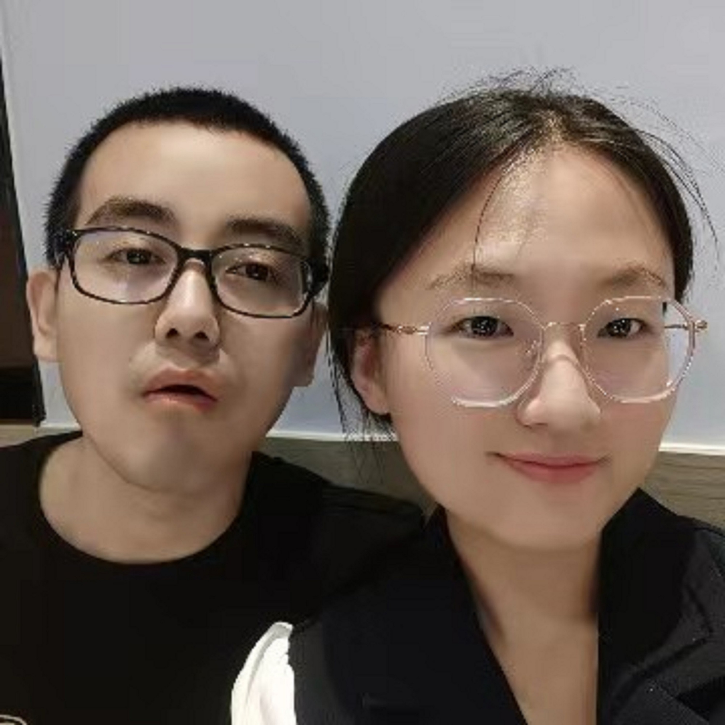 小尹爱吃面筋 