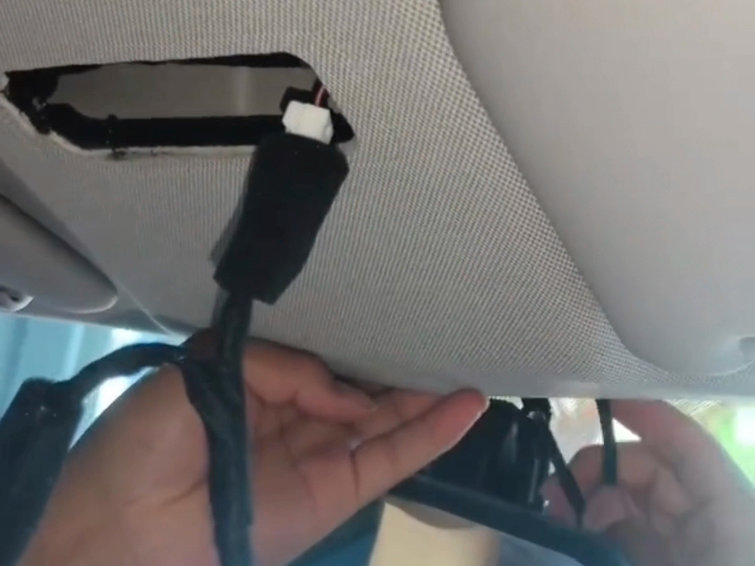 吉利熊猫mini安装行车记录仪,阅读灯取电位置图和教程,新手必看太...