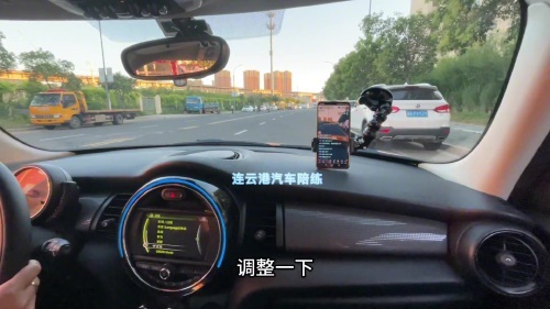 开车上路,没有倒车影像,如何侧方停车