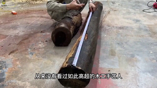 大叔用几颗废弃木头居然改造出实木餐桌,太厉害了