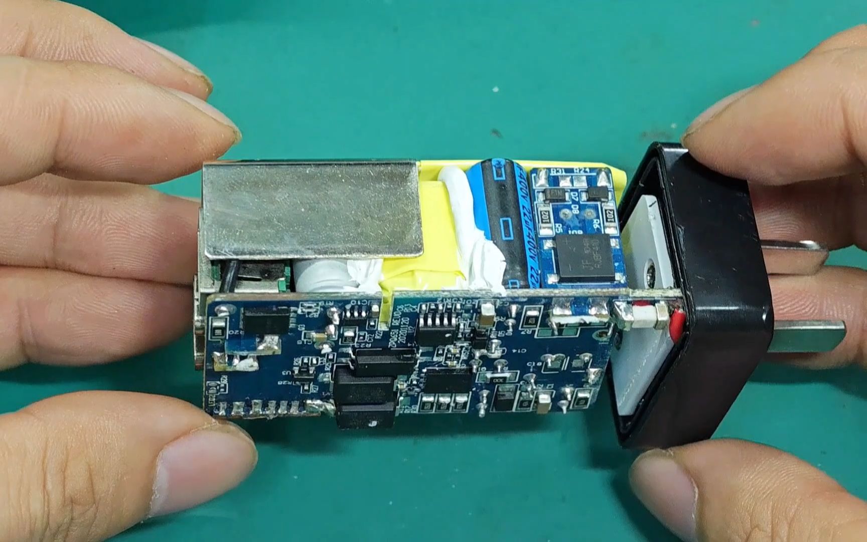 维修一个65W的氮化镓快充头,摔地上就没输出了,看下怎么回事