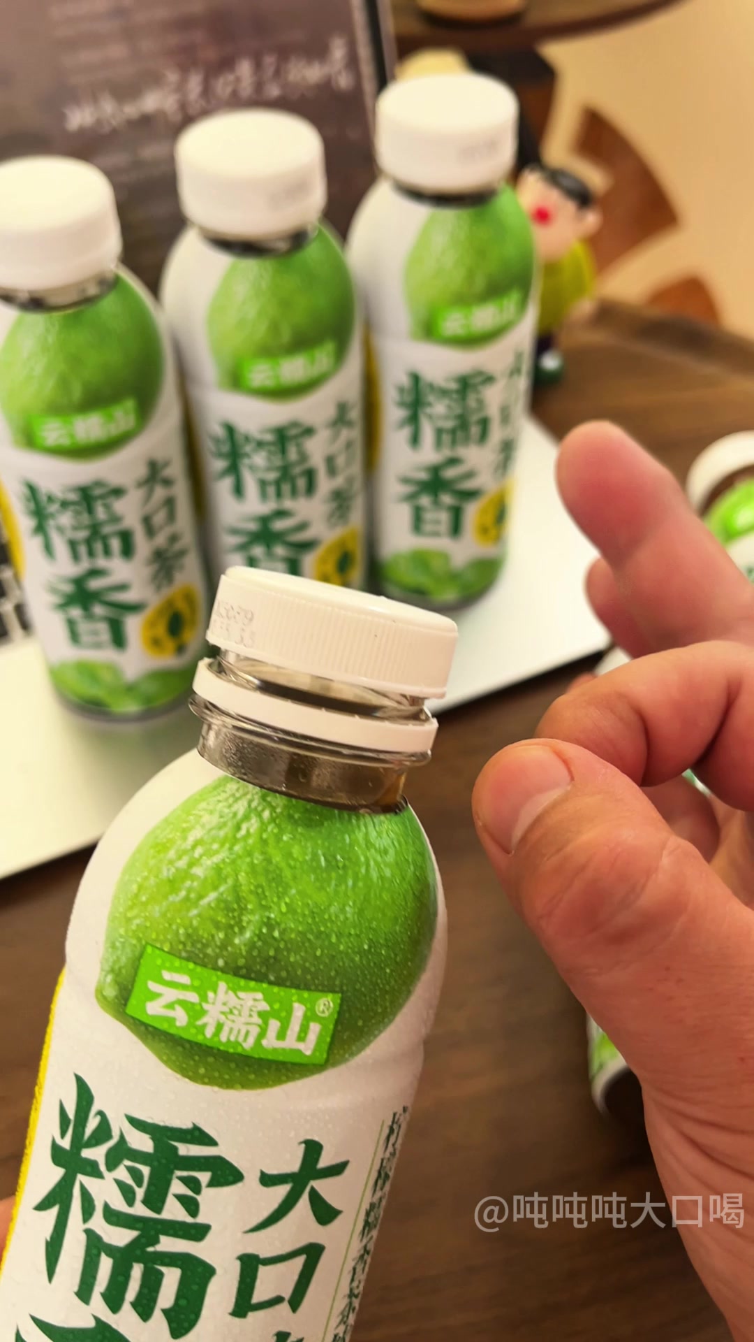 天然绿茶清香混合香水柠檬的酸甜,入口是清冽的茶香,随后泛起糯米的...