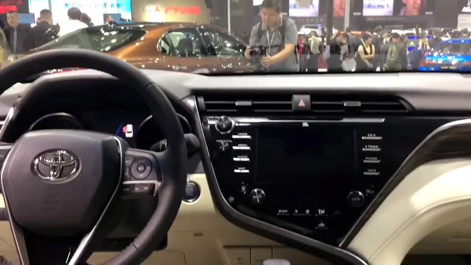 看看凯美瑞中控,还挺不错的