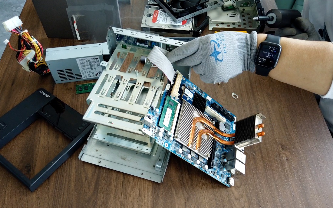 给我的NAS威联通TVS-471 更换CPU和内存